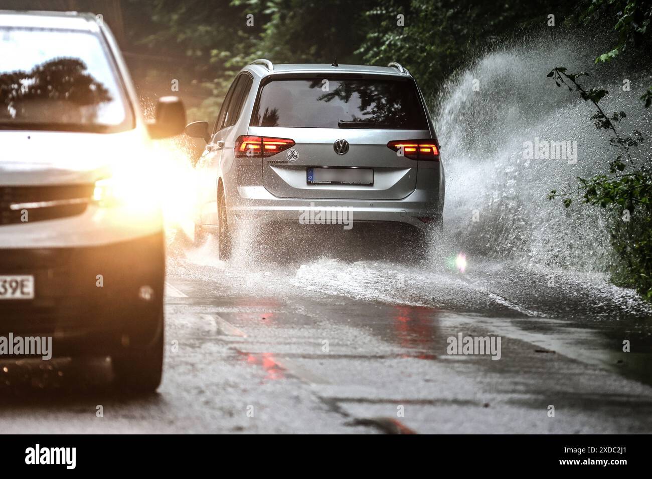 Überflutete Straßen bei Starkregen. In Essen führten schwere Gewitter ...