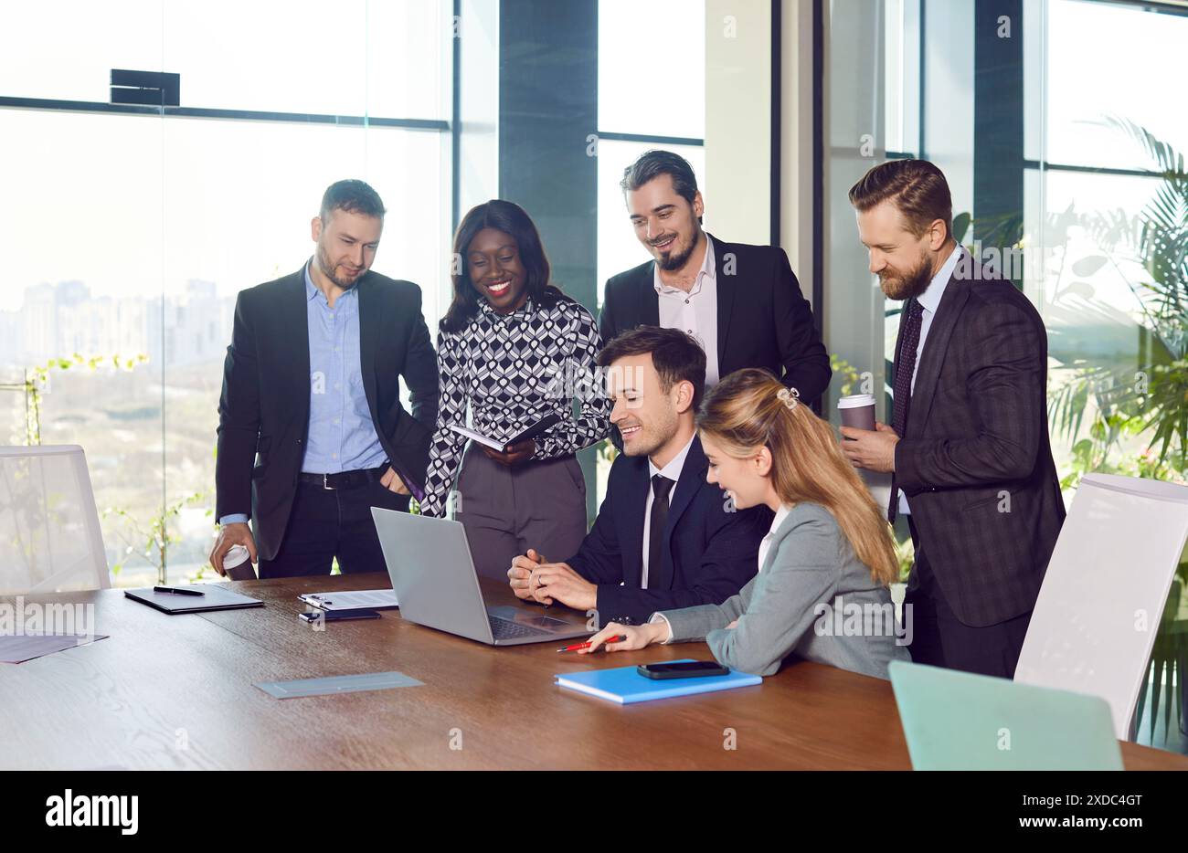 Multinational team research hi-res stock photography and images - Alamy