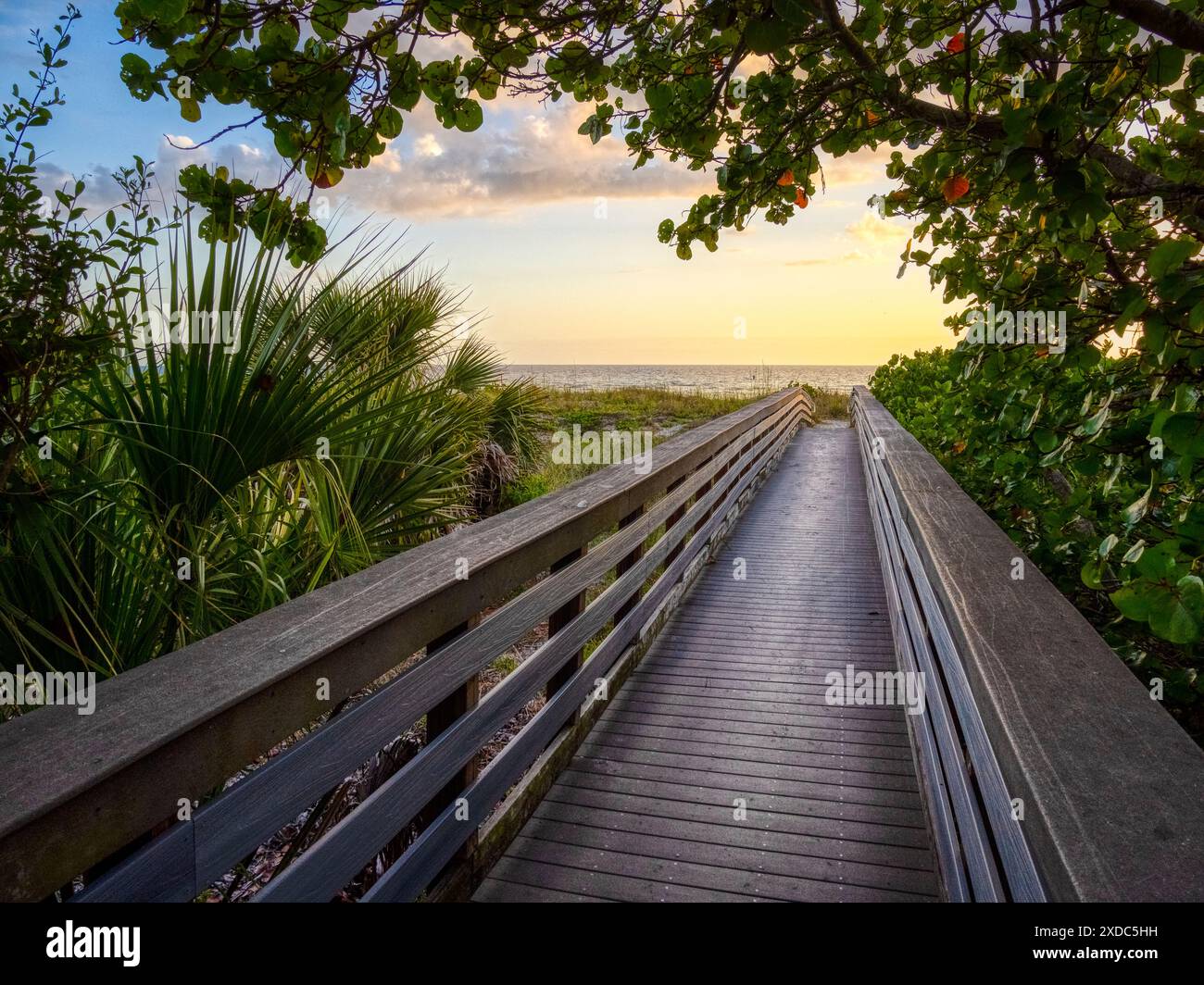 Broadwalk to Caspersen Beach on the Gulf of Mexico in southwest Florida ...