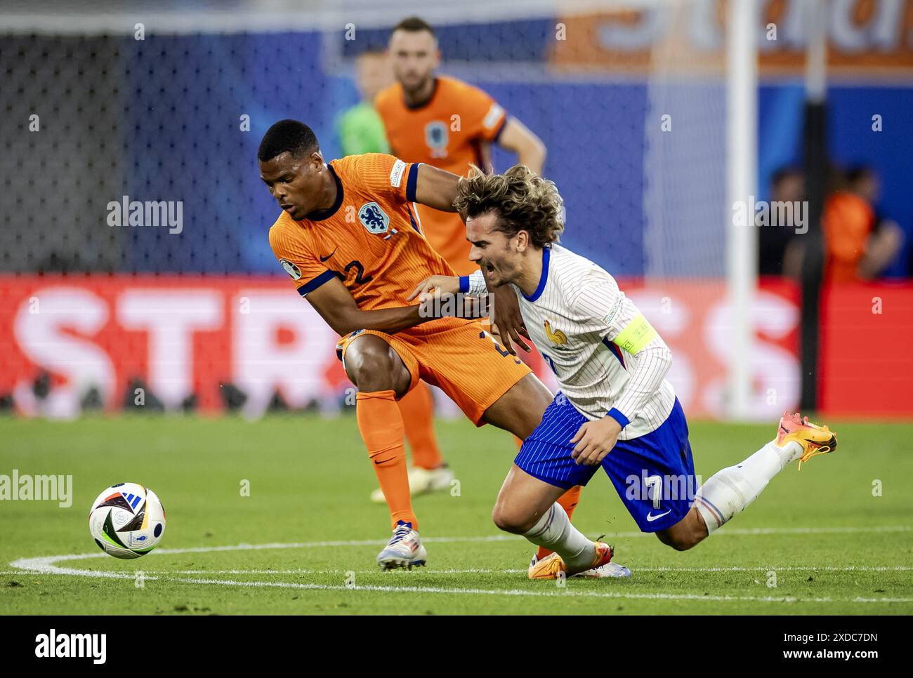 LEIPZIG - Denzel Dumfries of Holland and Antoine Griezmann of France (l-r) during the UEFA EURO ...