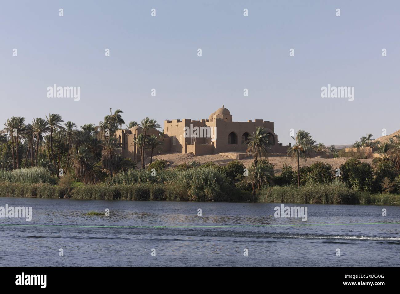 Riverfront mansion hi-res stock photography and images - Alamy