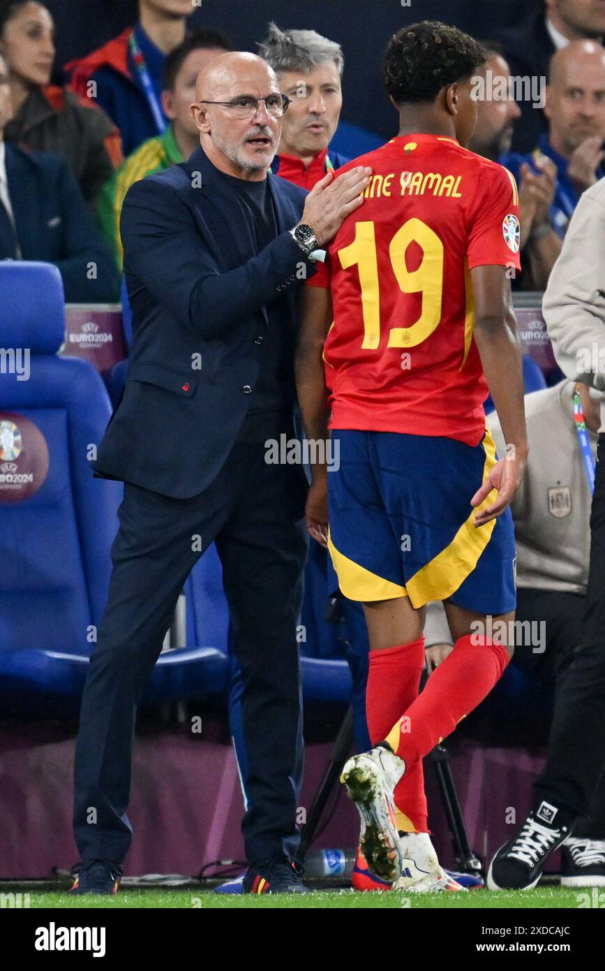 Head Coach Luis de la Fuente of Spain and Lamine Yamal (19) of Spain ...
