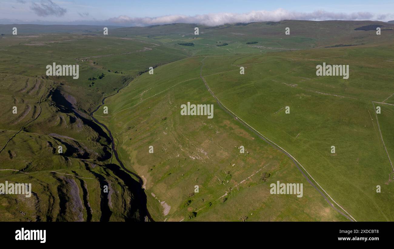 Capturing the grandeur of the Yorkshire Dales, this photo shows a river ...