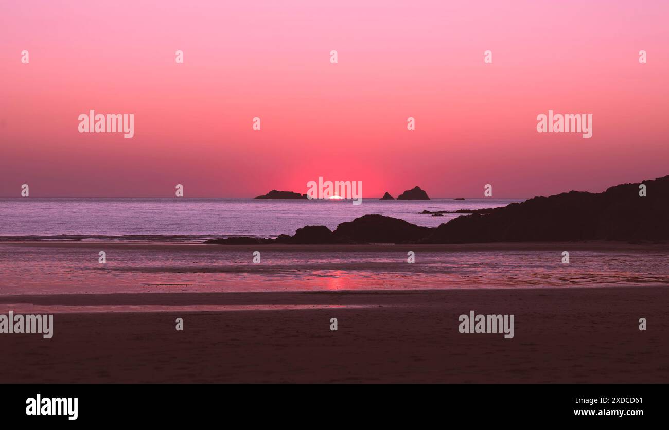 Beautiful sunset on remote beach hi-res stock photography and images ...
