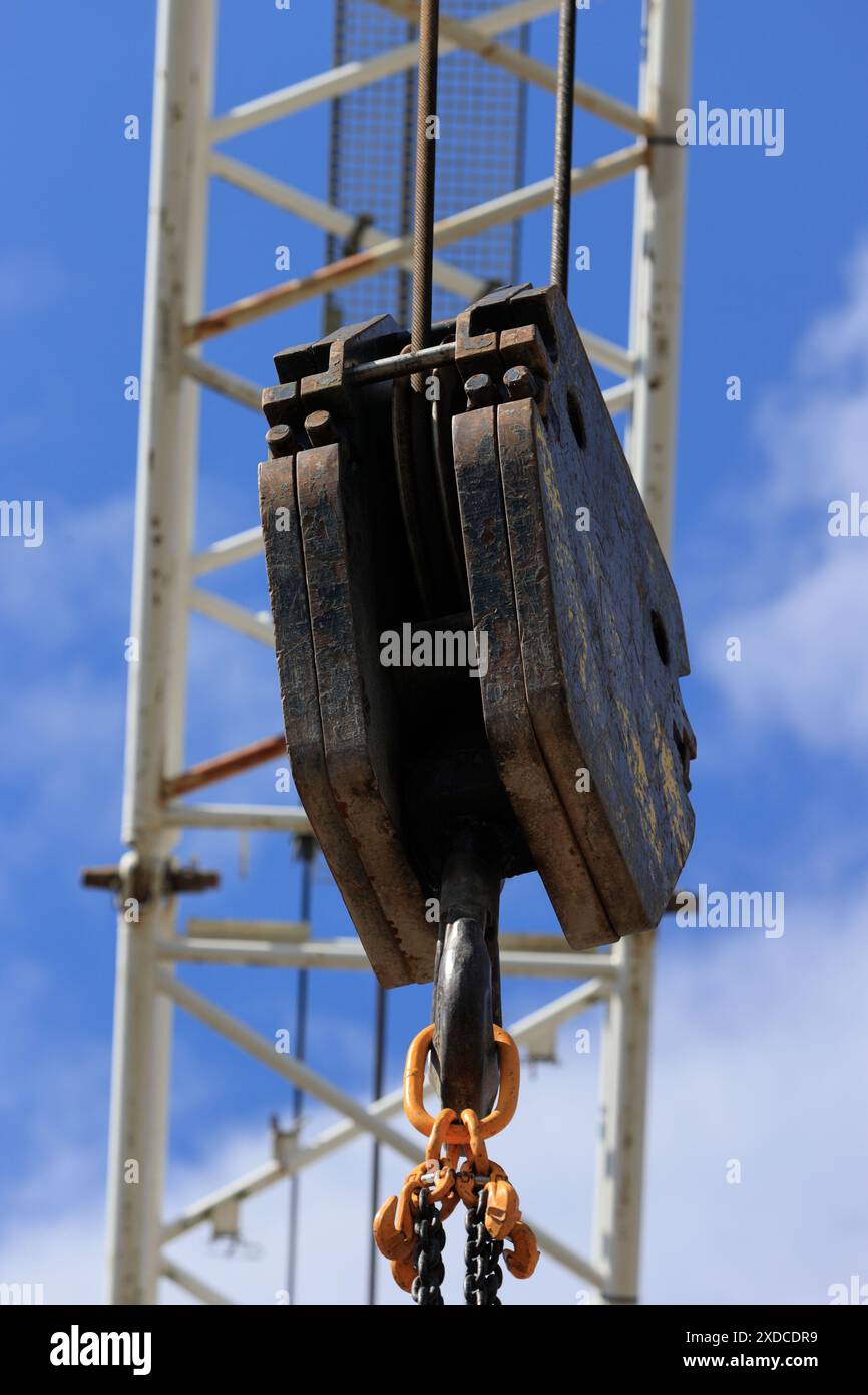 Mobile crane lifting block, wire ropes and chains and lattice jib with ...