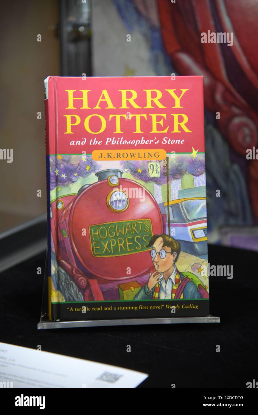 Harry potter first edition hi-res stock photography and images - Alamy