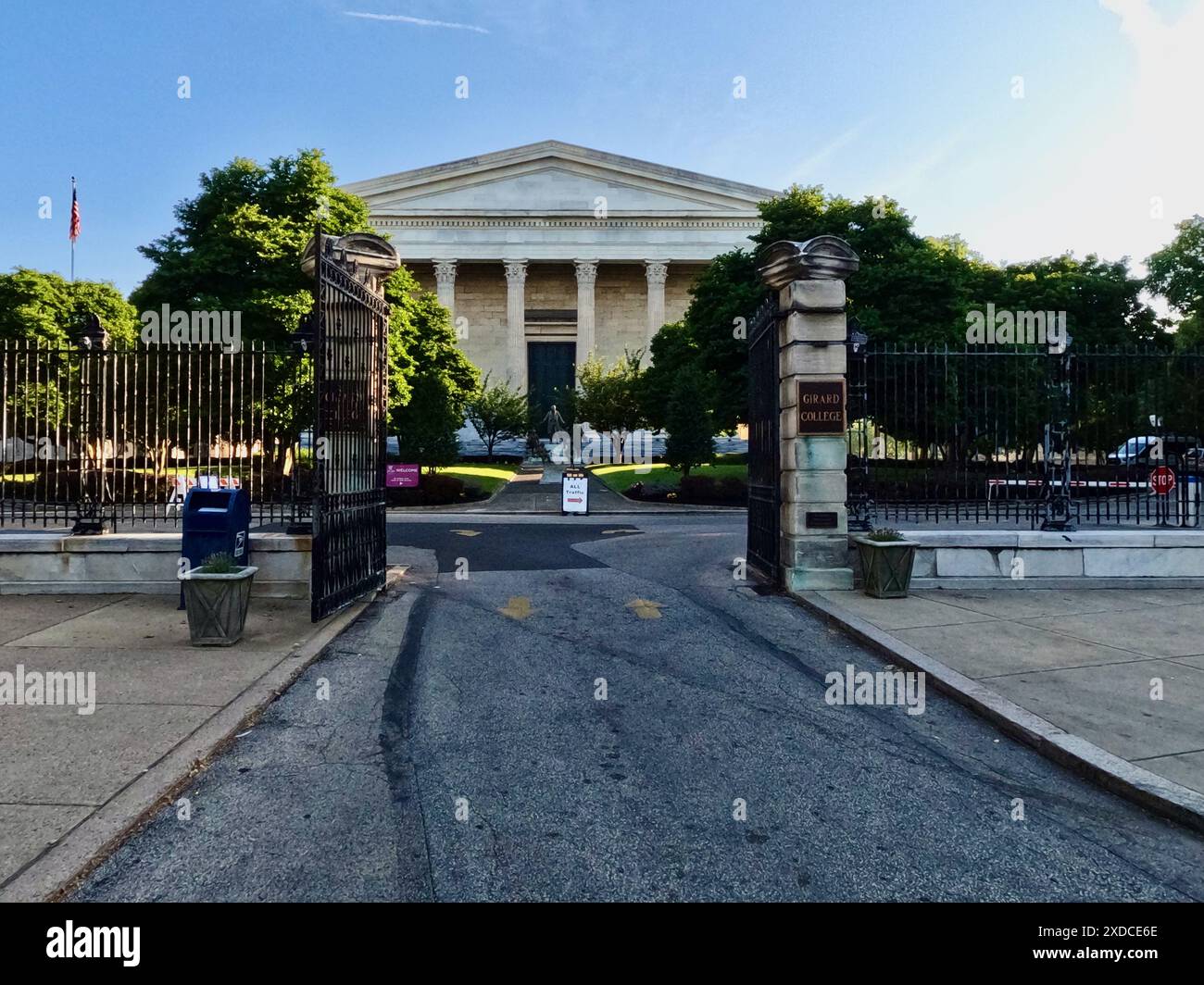 School entrance gate hi-res stock photography and images - Alamy