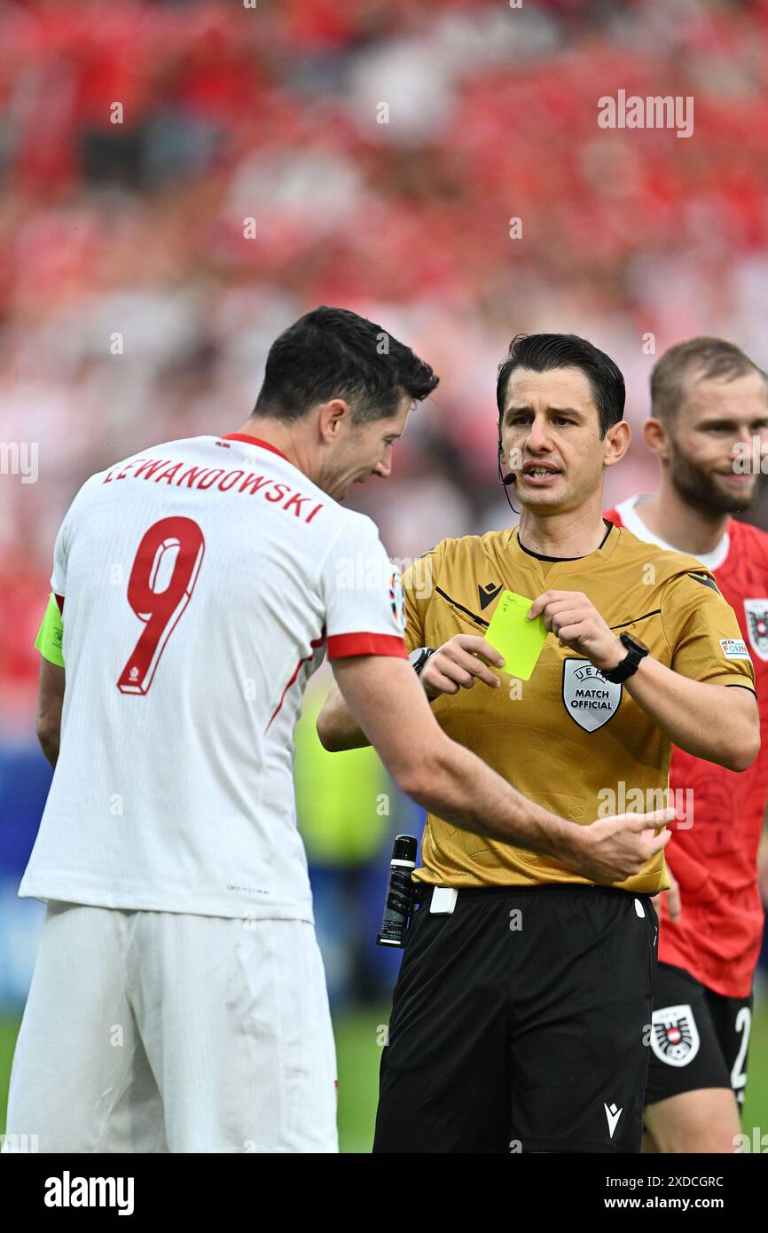 International football referee kit hi-res stock photography and images ...