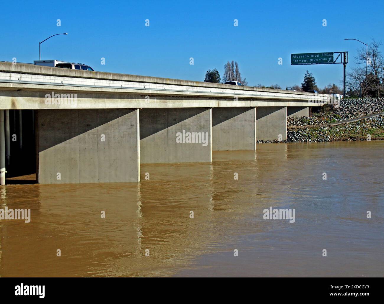 880 freeway overpass over the rain swollen Alameda Creek in Alameda ...