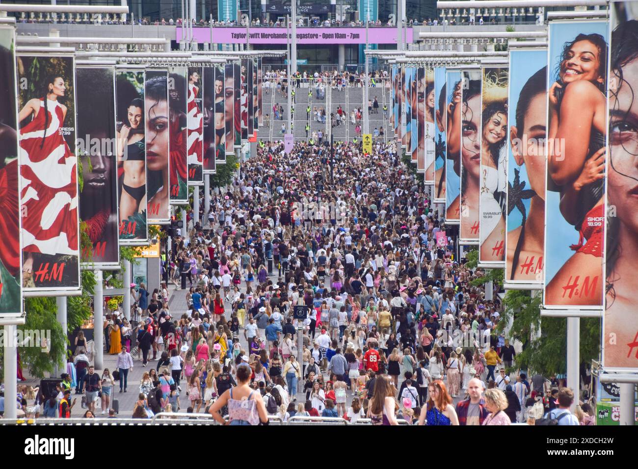 Thousands of Taylor Swift fans, known as 'Swifties', arrive at Wembley ...
