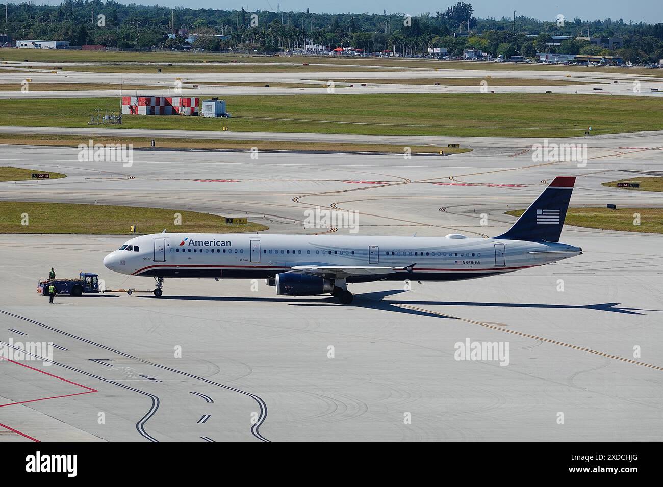 Jetblue takeoff hi-res stock photography and images - Alamy