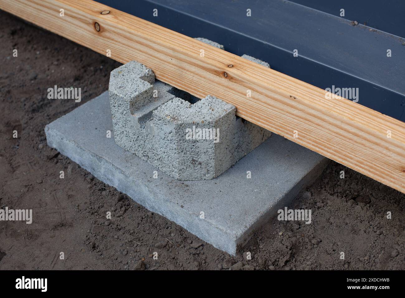 Foundation deck hi-res stock photography and images - Alamy