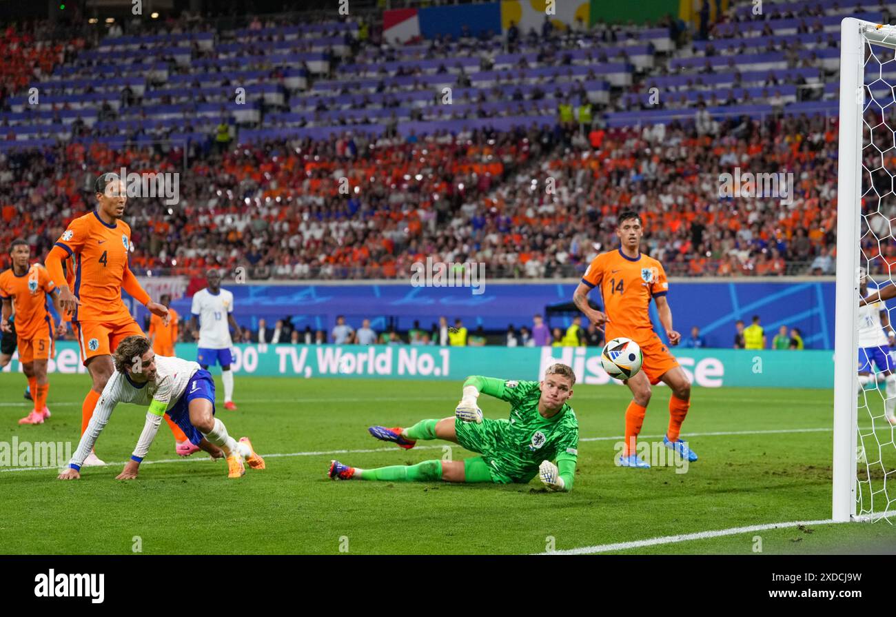 Leipzig, Germany. 21st June, 2024. (L to R) Virgil van Dijk of Netherlands, Antoine Griezmann of ...