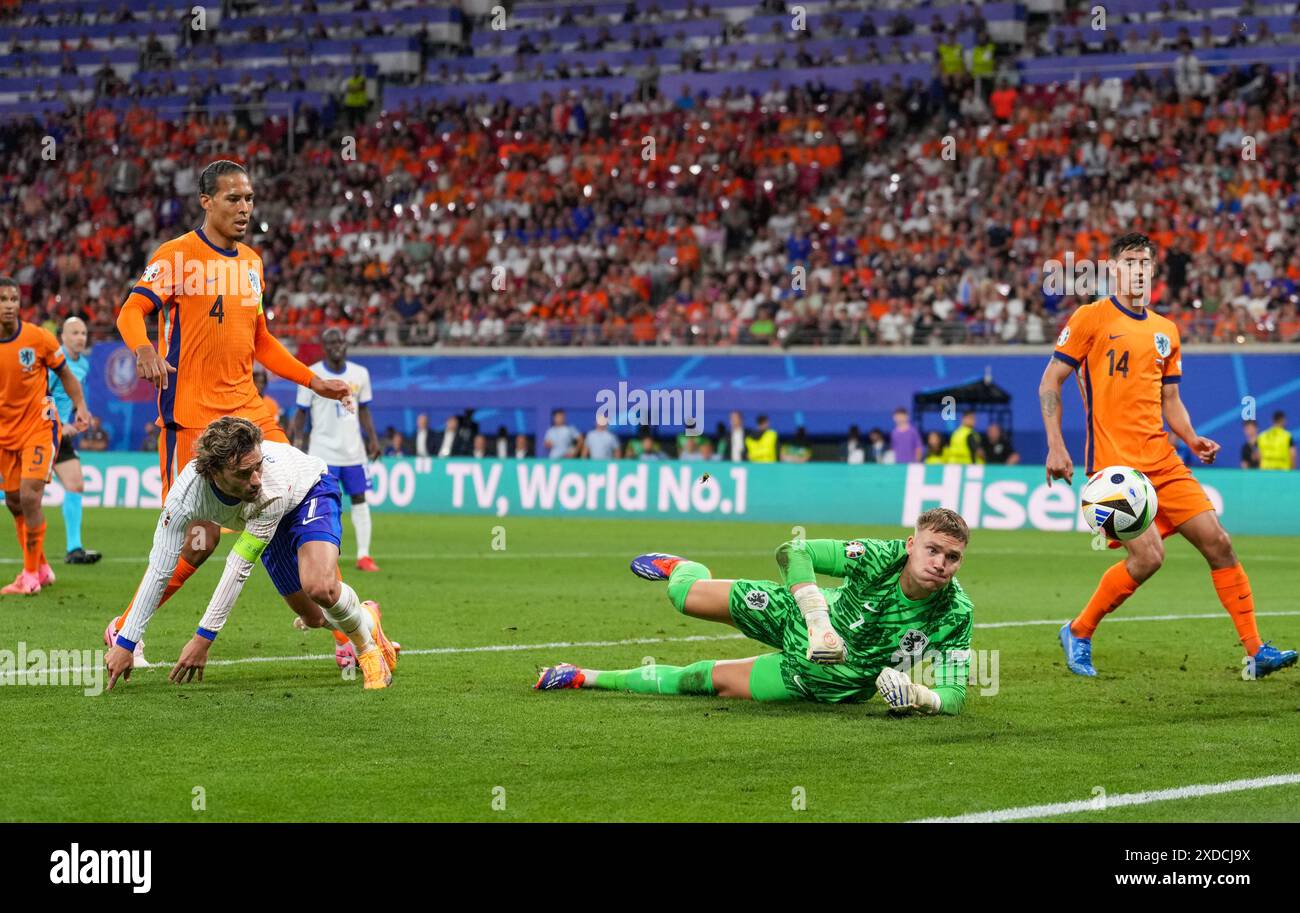 Leipzig, Germany. 21st June, 2024. (L to R) Virgil van Dijk of Netherlands, Antoine Griezmann of ...