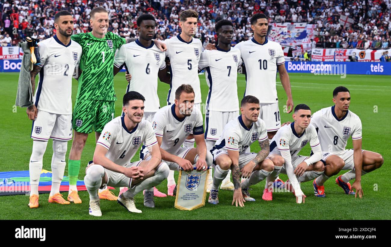 GELSENKIRCHEN - (back l-r) Kyle Walker of England, England goalkeeper ...