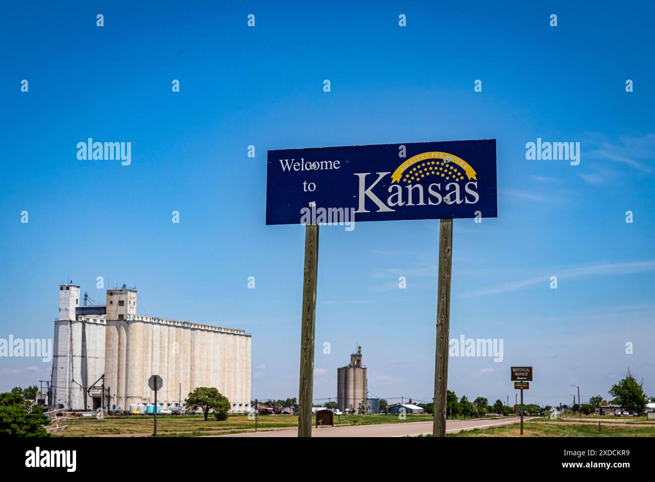 Welcome kansas road sign in hi-res stock photography and images - Alamy
