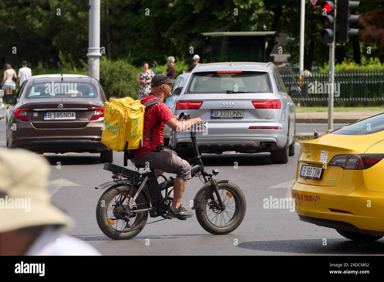 Bucharest, Romania. 21st June, 2024: A Glovo food delivery courier ...