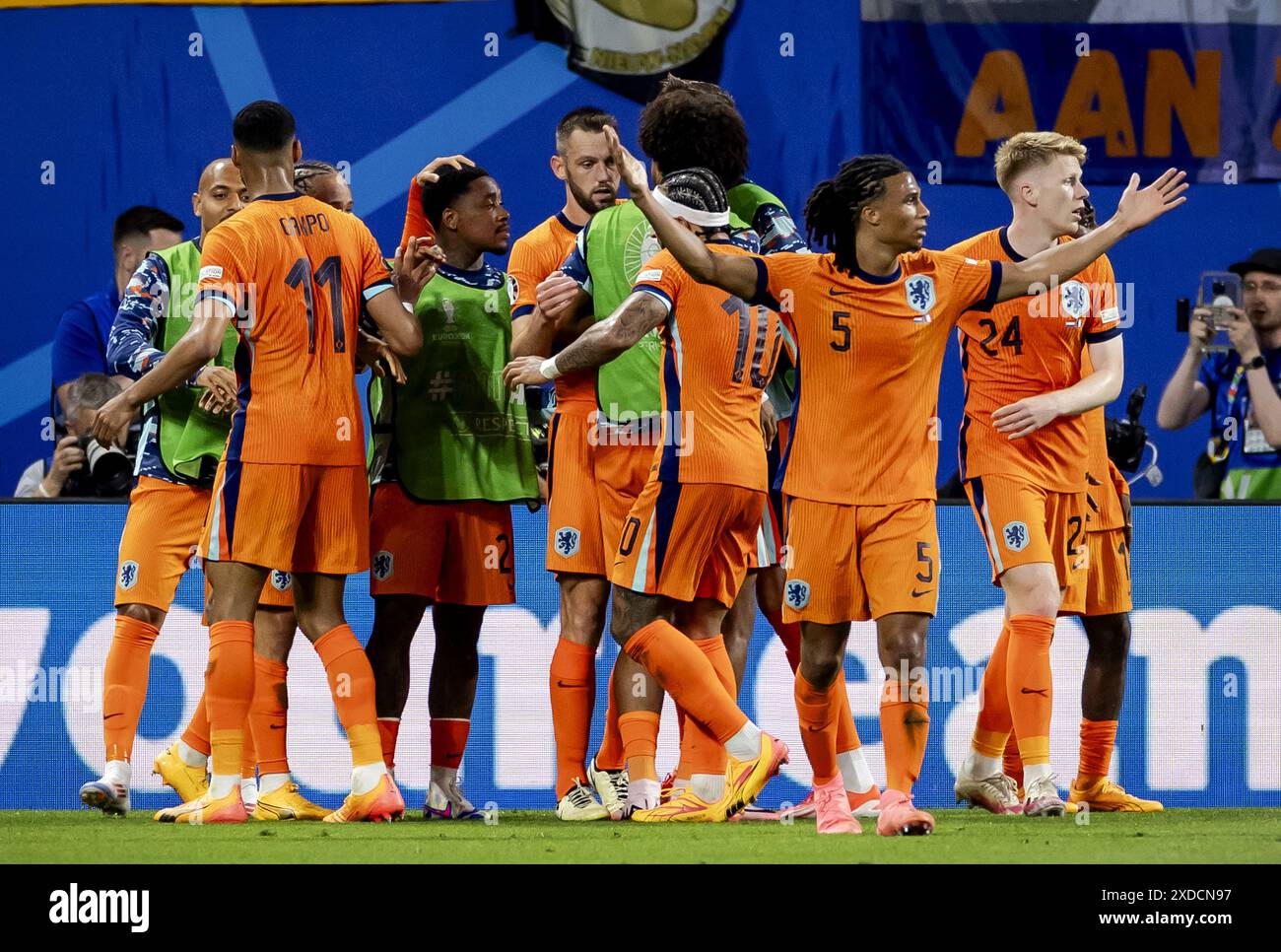 LEIPZIG - The players of the Dutch national team react to the ...