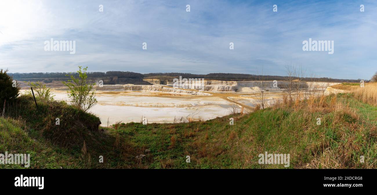 Silica sand quarry hi-res stock photography and images - Alamy