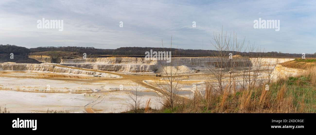 Silica sand quarry hi-res stock photography and images - Alamy