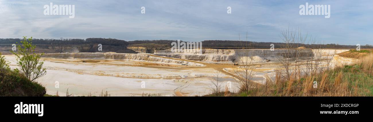 Silica sand quarry hi-res stock photography and images - Alamy