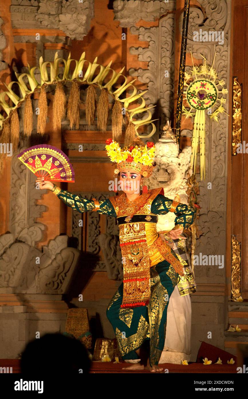 Traditional Balinese legong dance performer during a show at the Royal ...