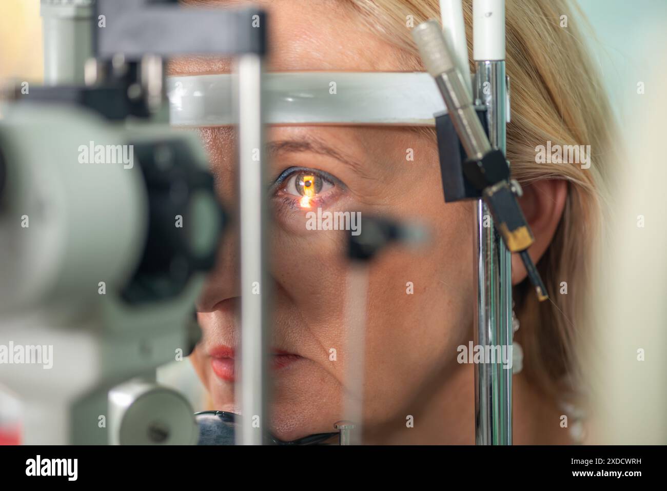 Eye pressure testing using applanation tonometry in professional ...