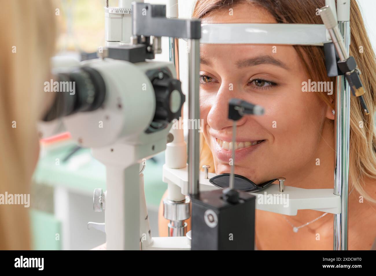 Comprehensive eye pressure test using applanation tonometry in an ...