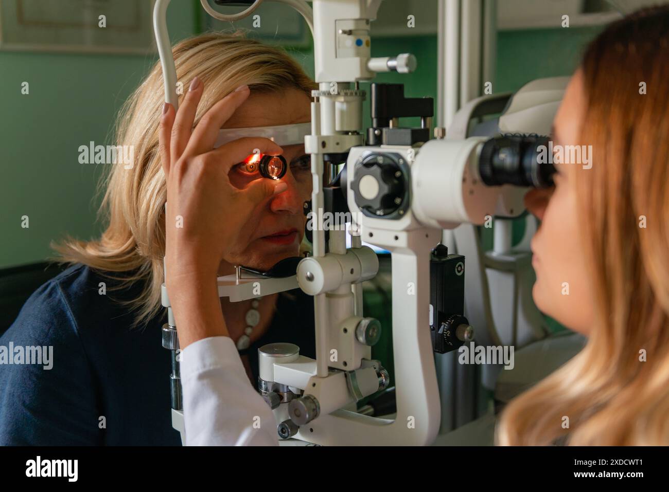 Eye pressure testing using applanation tonometry in professional ...