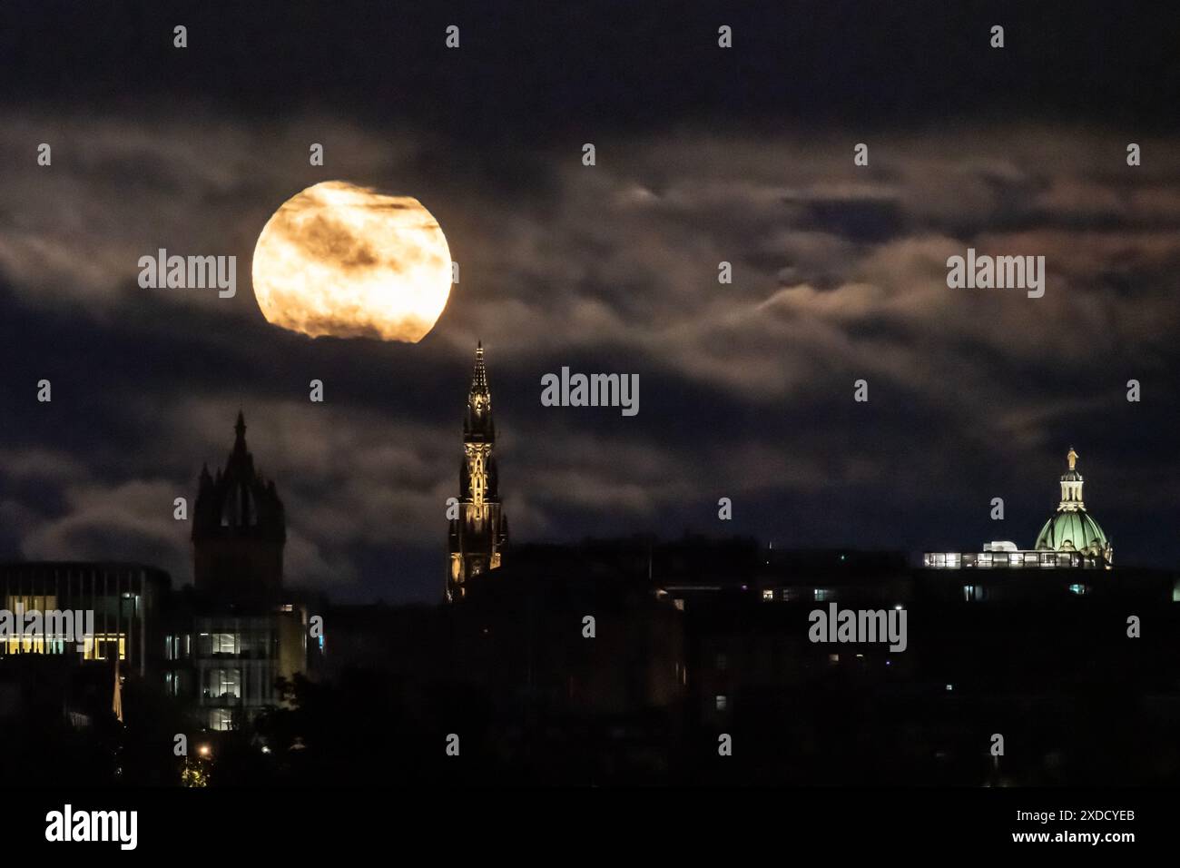 Edinburgh, 21st June, 2024. The “Strawberry” full moon rises behind ...