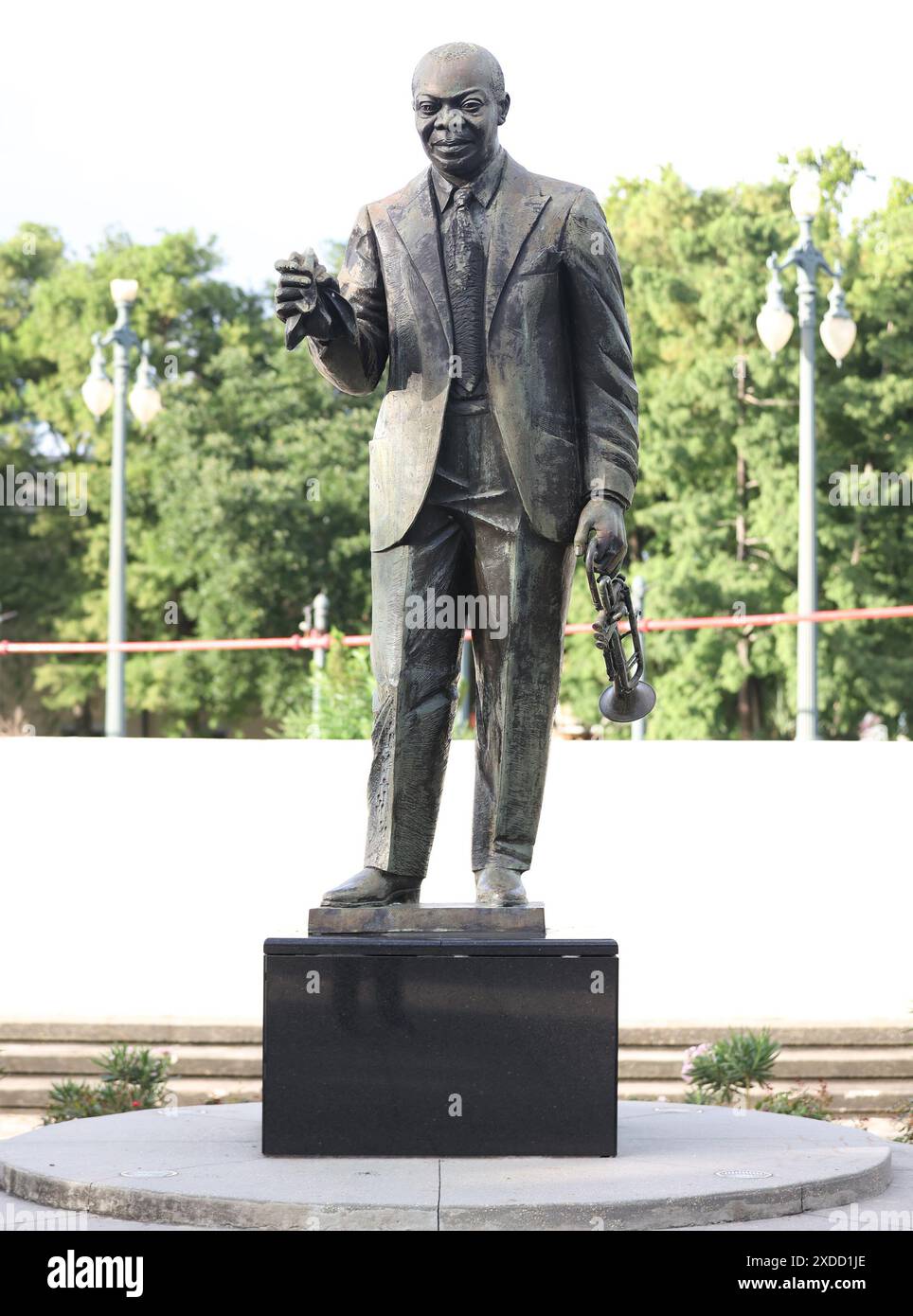 Louis armstrong statue new orleans hi-res stock photography and images ...