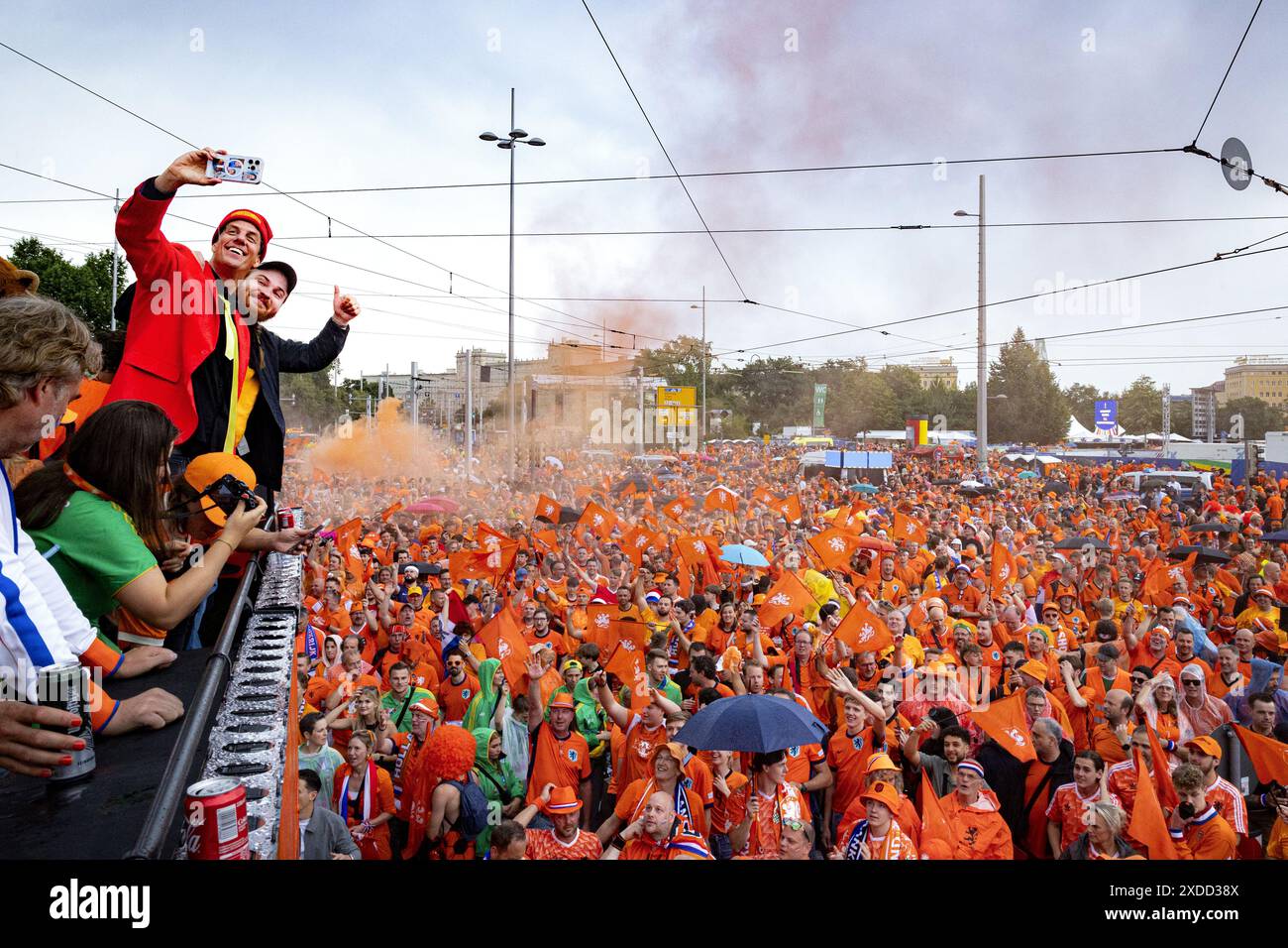 LEIPZIG - Rob Kemps (l) and Rapper Donnie (r) on the Oranjebus during ...