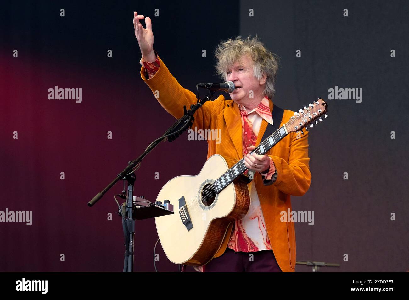Neil finn singer hi-res stock photography and images - Alamy