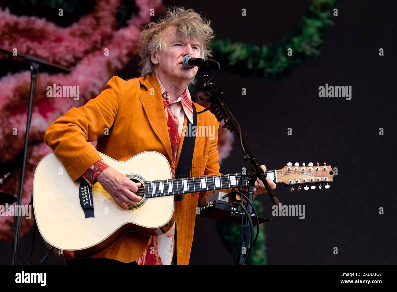 Neil finn singer hi-res stock photography and images - Alamy