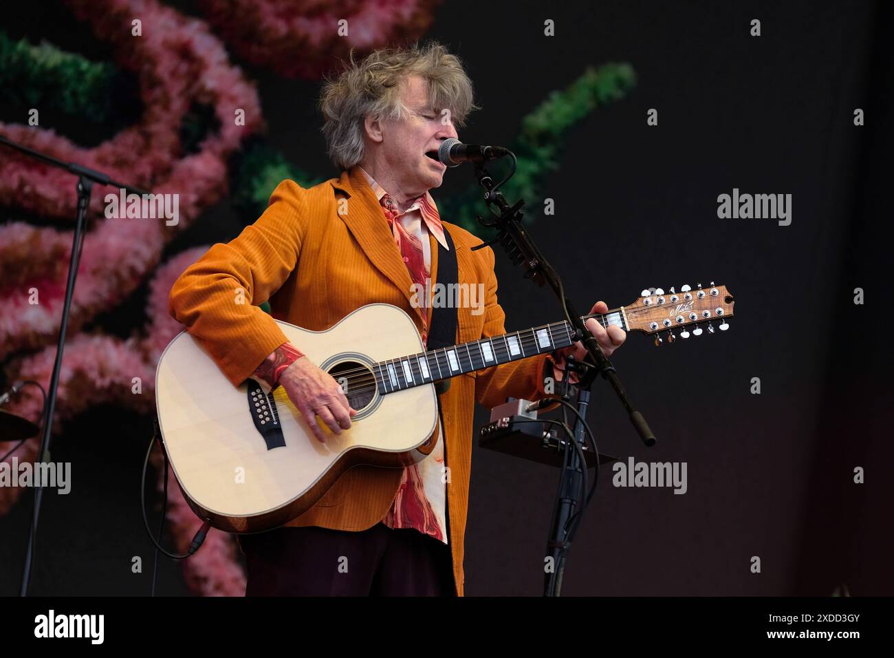 Neil finn singer hi-res stock photography and images - Alamy