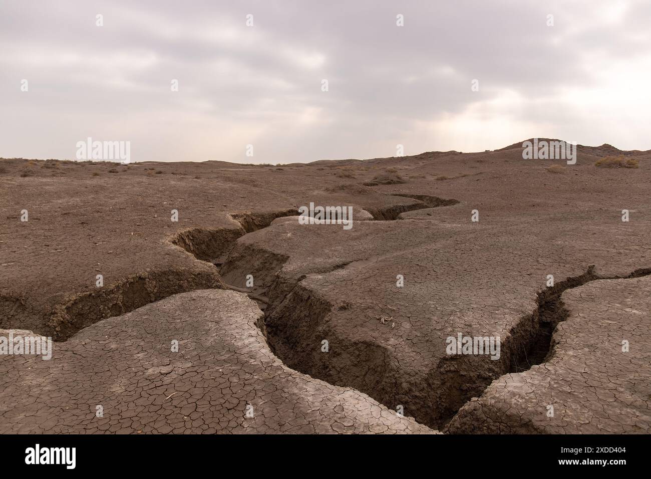 Cracks in soil from hi-res stock photography and images - Alamy