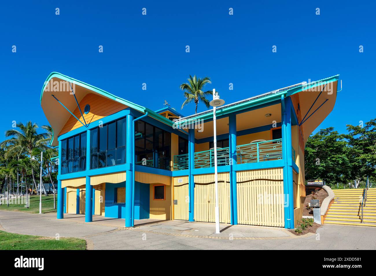 Arcadian Surf Life Saving Club, Strand Rock Pool, Townsville, Far North ...