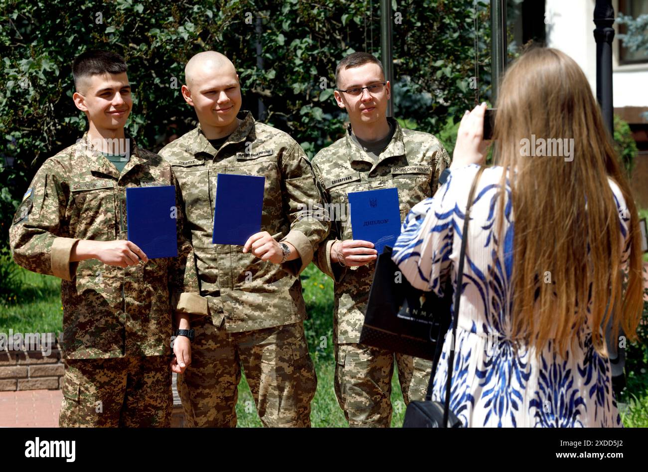 Non Exclusive: KYIV, UKRAINE - JUNE 21, 2024 - Graduates in military ...