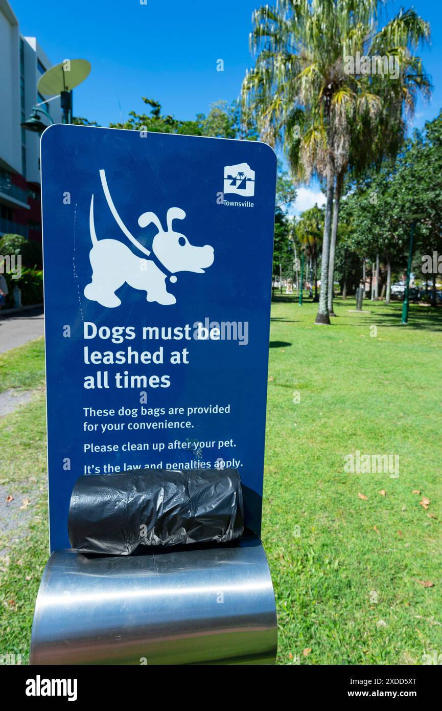 Sign warning that dogs must be leashed at all times, Townsville, Far ...