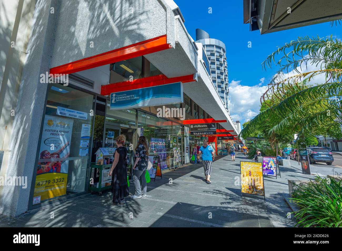 Street Scene in Townsville town centre, Far North Queensland, FNQ, QLD ...