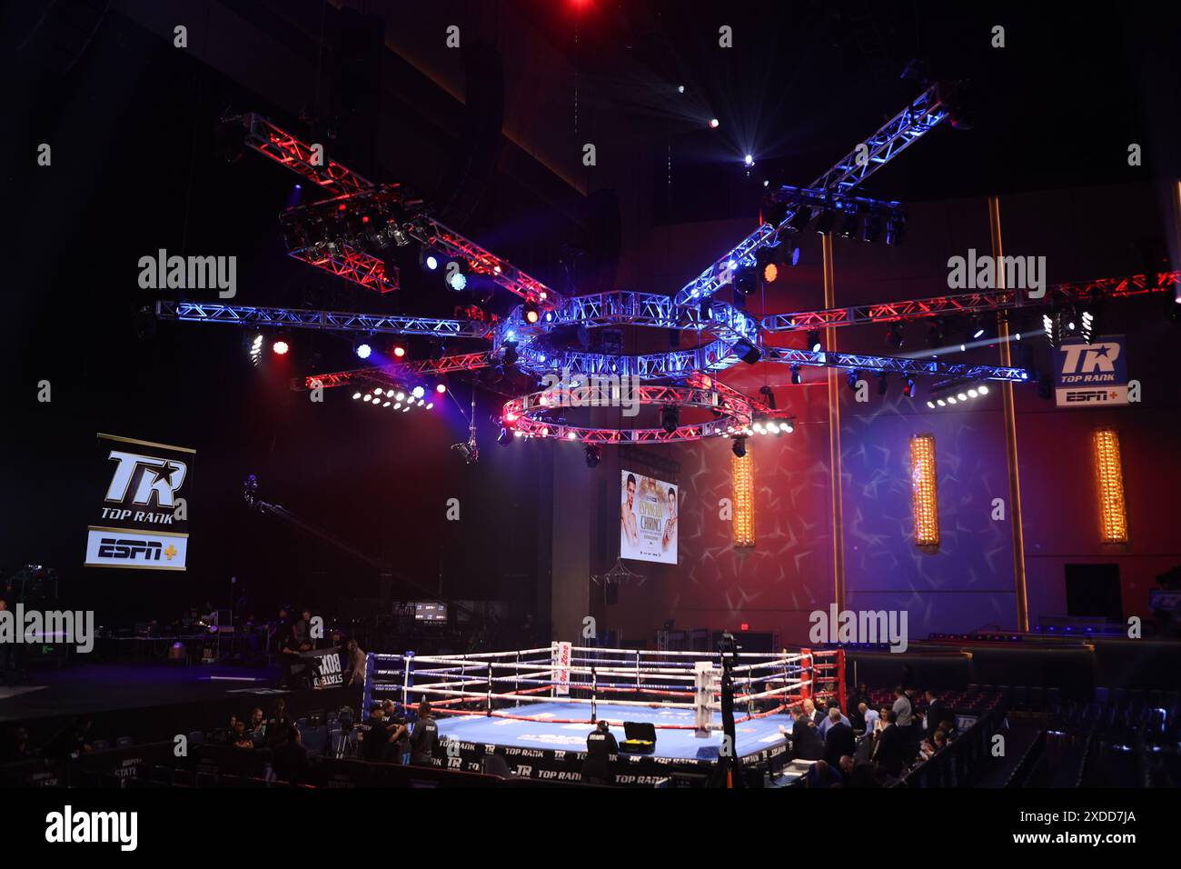 Elevated view boxing ring hi-res stock photography and images - Alamy