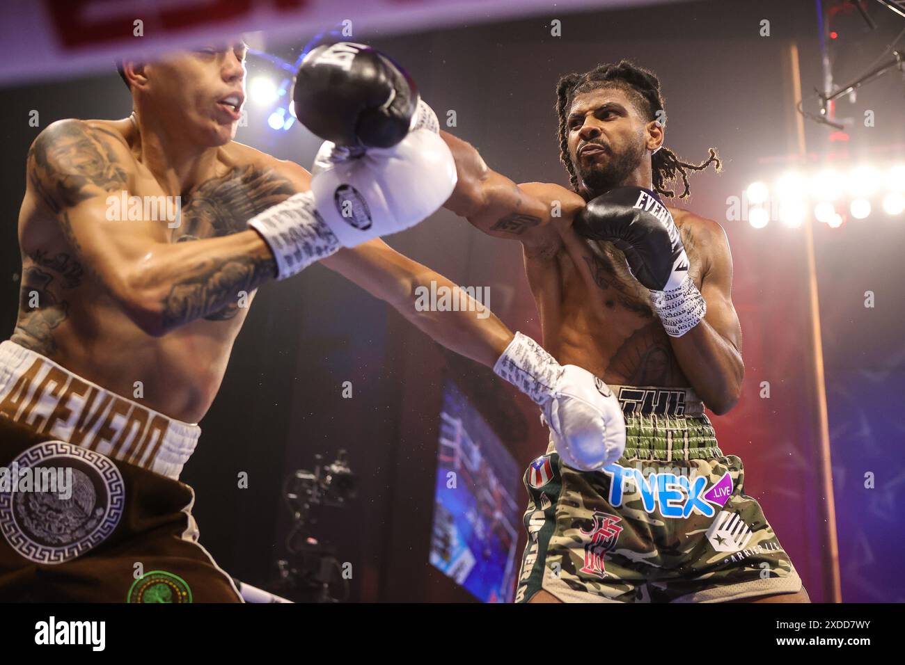 Las Vegas, NV, USA. 21st June, 2024. Middleweight Bryan Polaco (R ...
