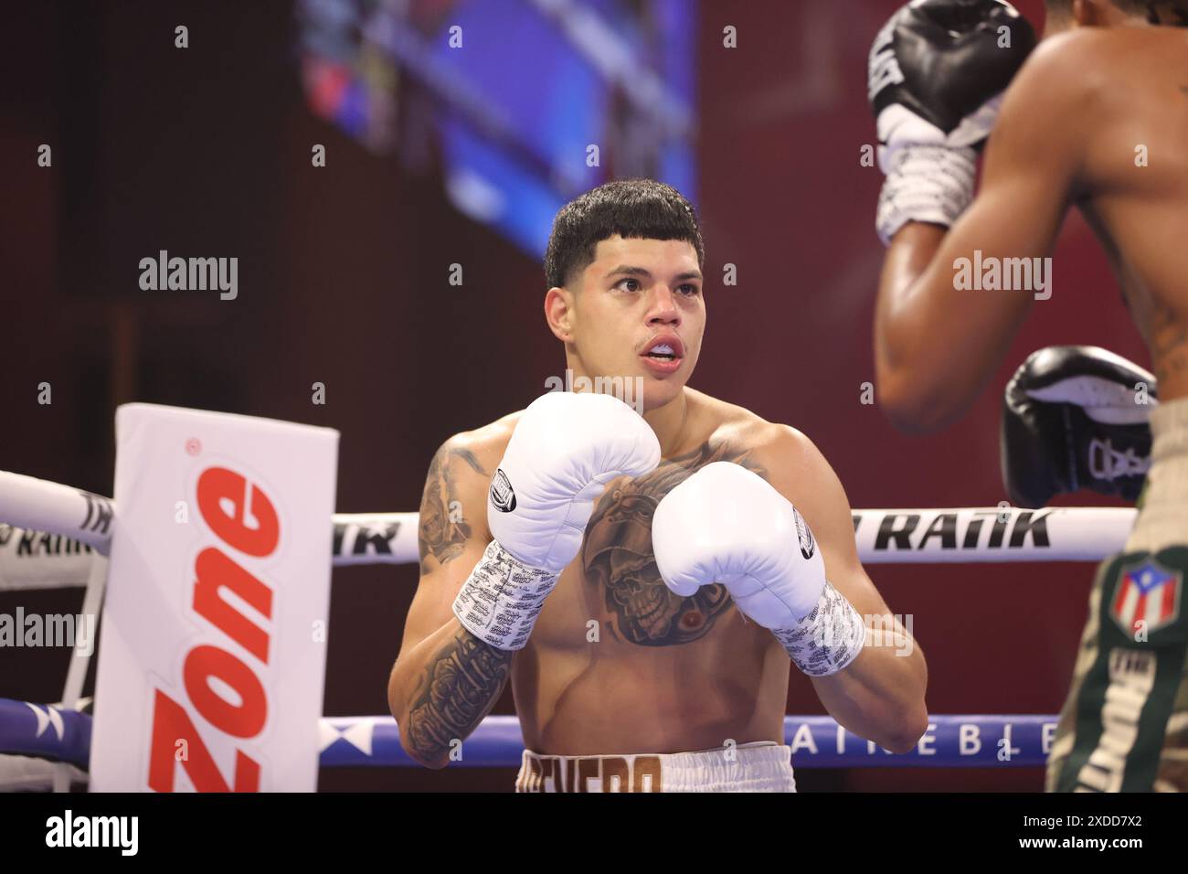 Las Vegas, NV, USA. 21st June, 2024. Middleweight Richard Acevedo (L ...