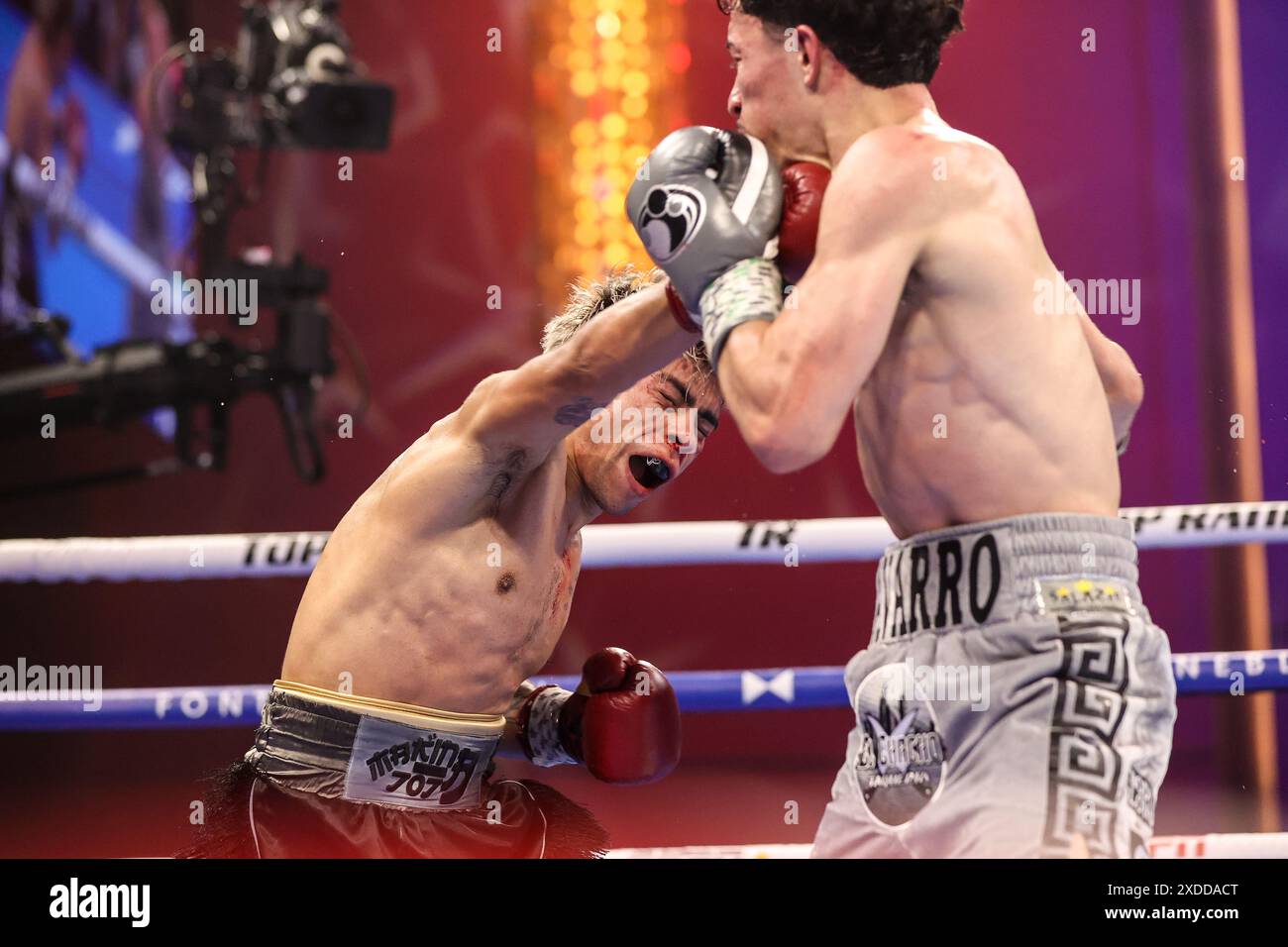 Las Vegas, NV, USA. 21st June, 2024. Juan Pablo Meza (L) punches Steven ...