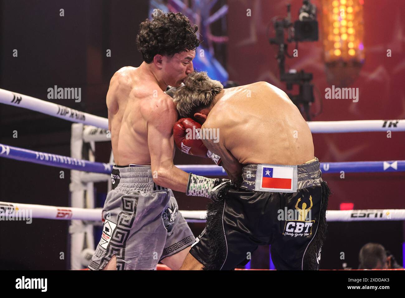 Las Vegas, NV, USA. 21st June, 2024. Steven Navarro (L) punches Juan ...