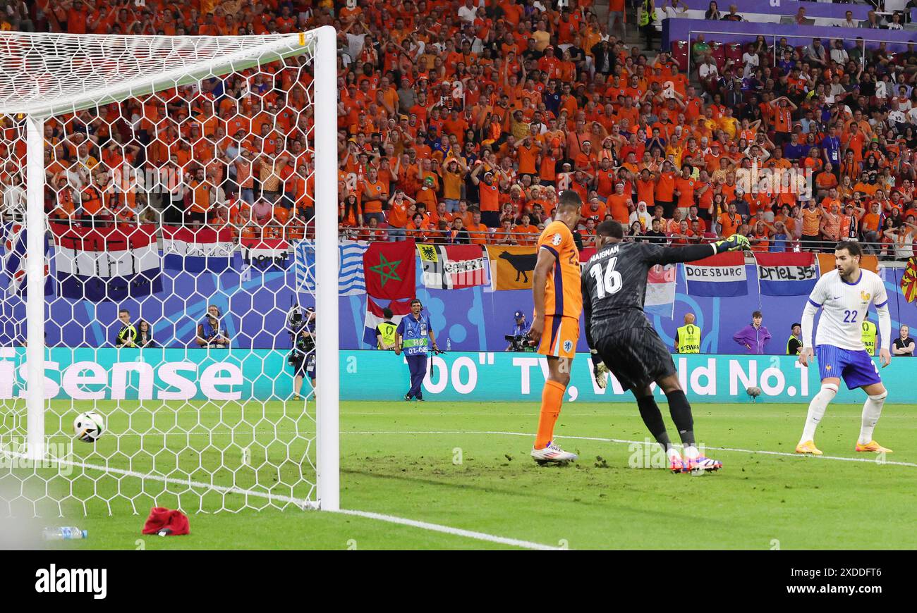 Goalkeeper Mike Maignan of France (C) is obstructed by Denzel Dumfries ...