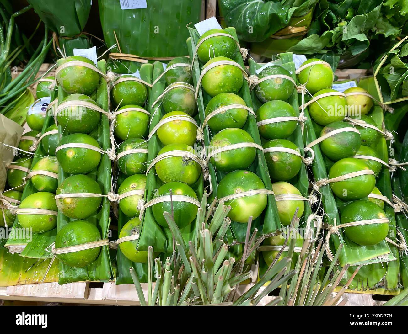 Lots of lemons tied into packages on a market stall Stock Photo - Alamy