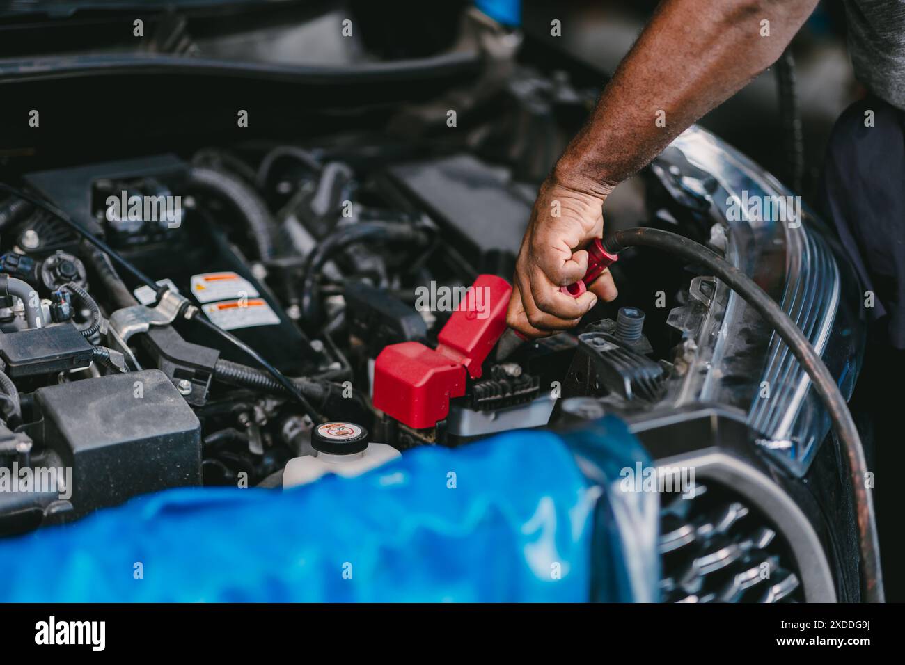 Battery terminal clamp hi-res stock photography and images - Alamy