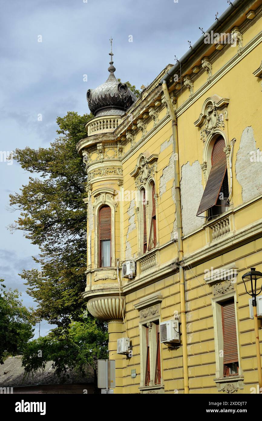 Building corner turret hi-res stock photography and images - Alamy