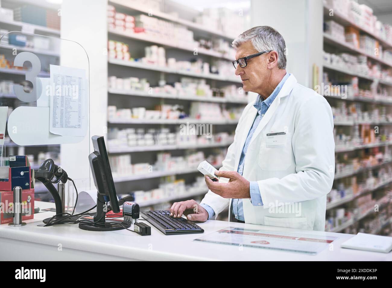 Medical worker computer check in desk hi-res stock photography and ...